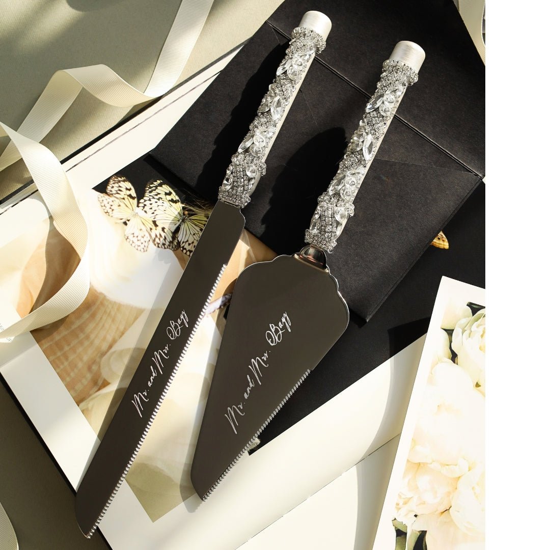 ELENA HONCH. Personalized wedding gift. Custom cake server set Ivory